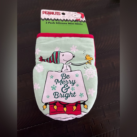 Peanuts | Holiday | Peanuts Snoopy Woodstock Christmas Mini Oven Mitts ...